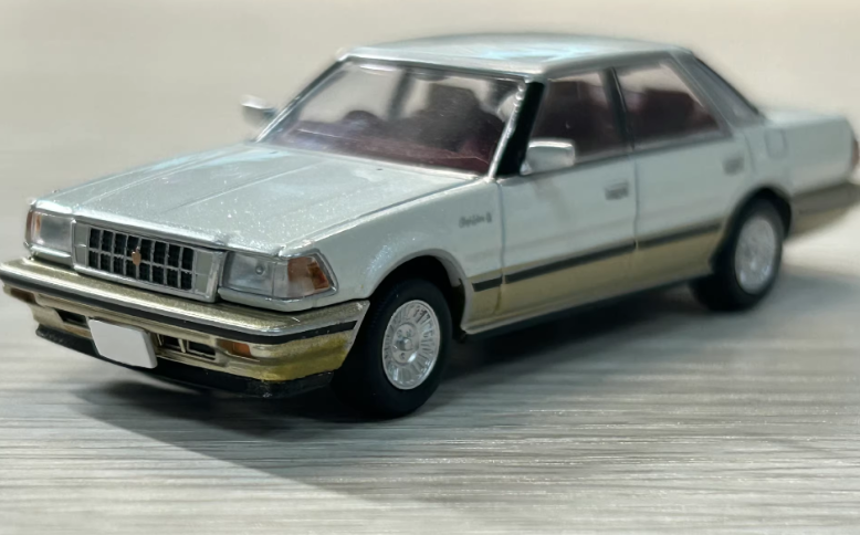 【展示】TLV-N199a 丰田第七代皇冠MS125 3.0 Royal Sallon G 白金双拼配色